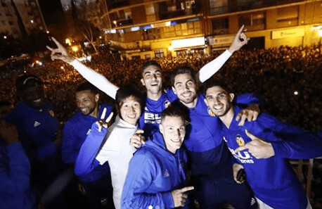 Ferran Torres Dating Girlfriend Or Single? Net Worth | VergeWiki