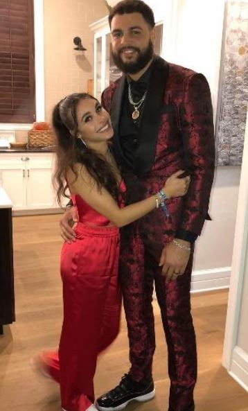 Ashli Dotson – Meet Wife Of Mike Evans | VergeWiki