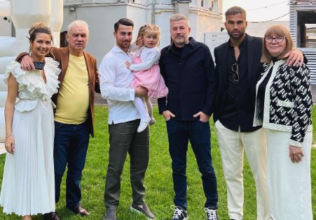 Edward Iordanescu Wife Arabella Kapitany | VergeWiki