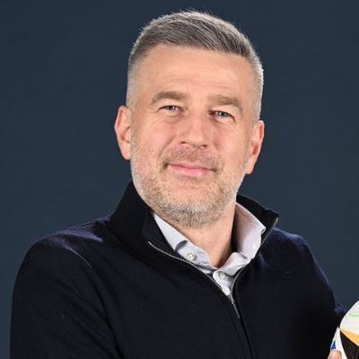 Edward Iordanescu Wife Arabella Kapitany | VergeWiki